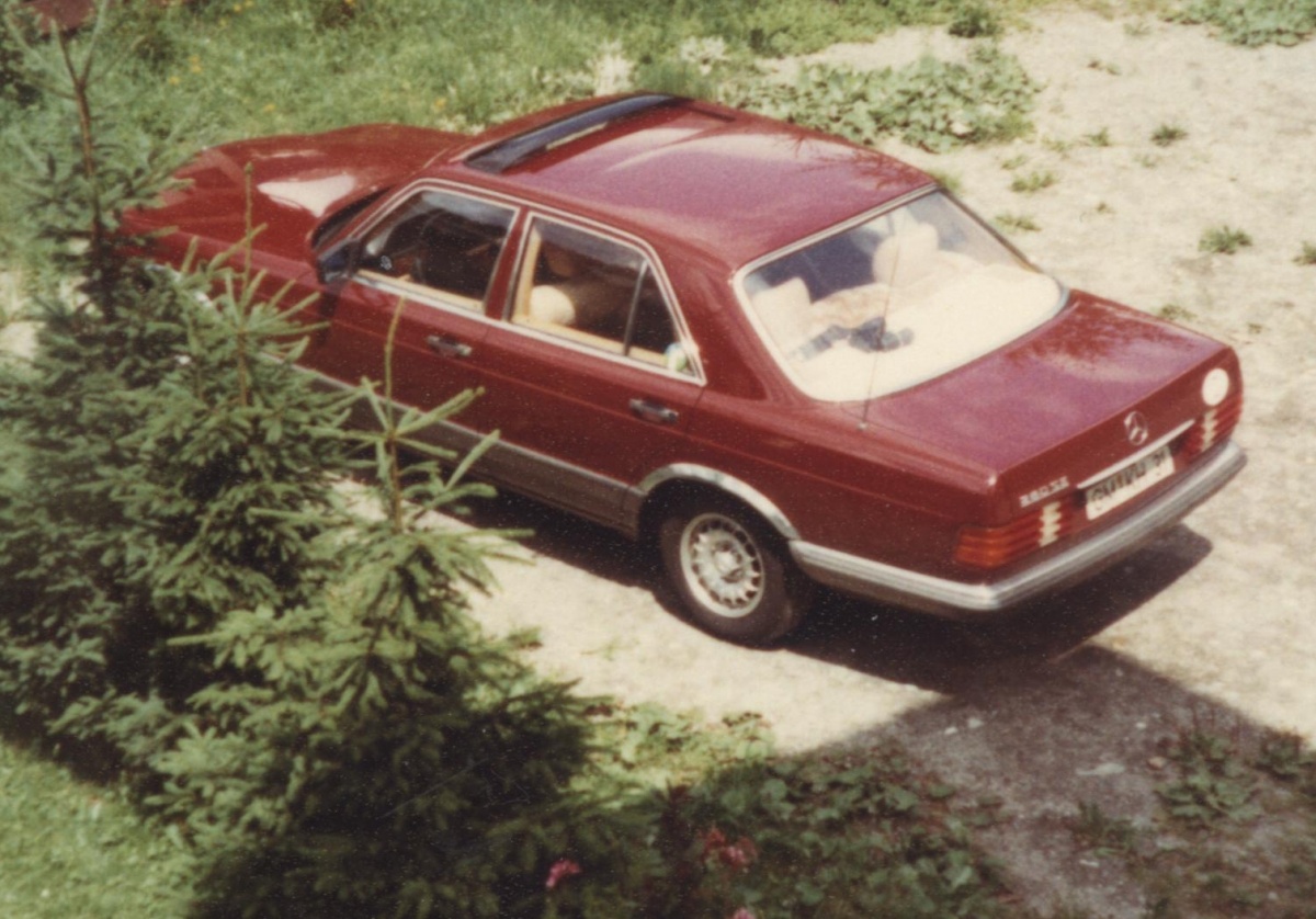 Datei:W126 orientrot01.jpg – Wiki zur Mercedes Baureihe W126